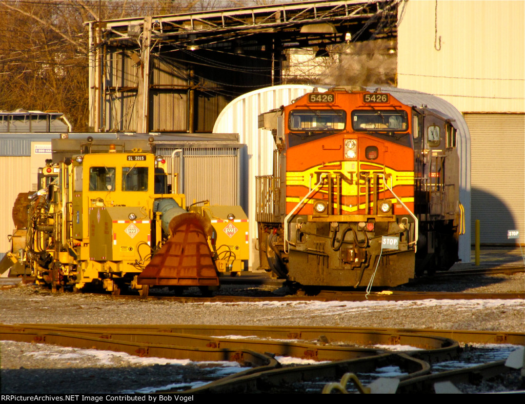 BNSF 5426 and CR SL 3015